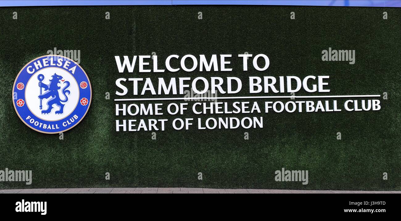 SIGNAGE OUTSIDE THE CHELSEA ST CHELSEA V MANCHESTER UNITED STAMFORD ...
