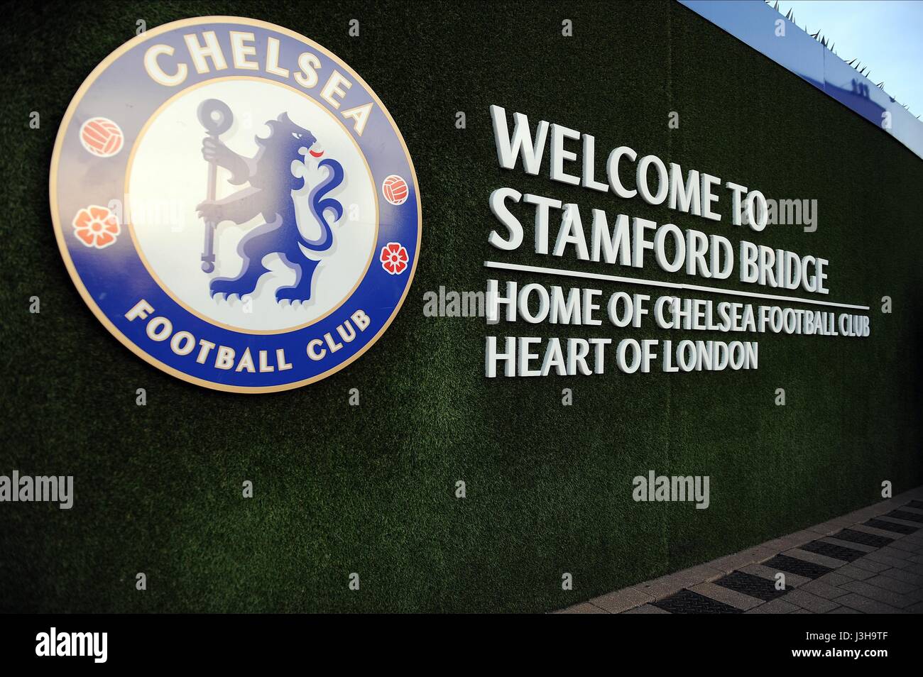 Chelsea stadium outside view hi-res stock photography and images - Alamy