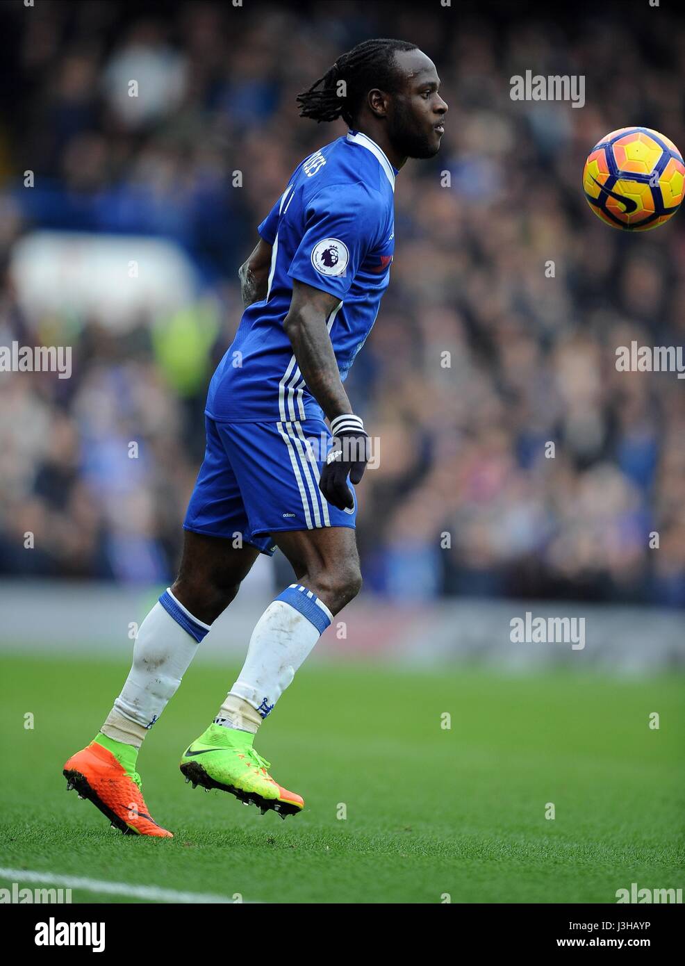 VICTOR MOSES OF CHELSEA CHELSEA V ARSENAL STAMFORD BRIDGE STADIUM ...