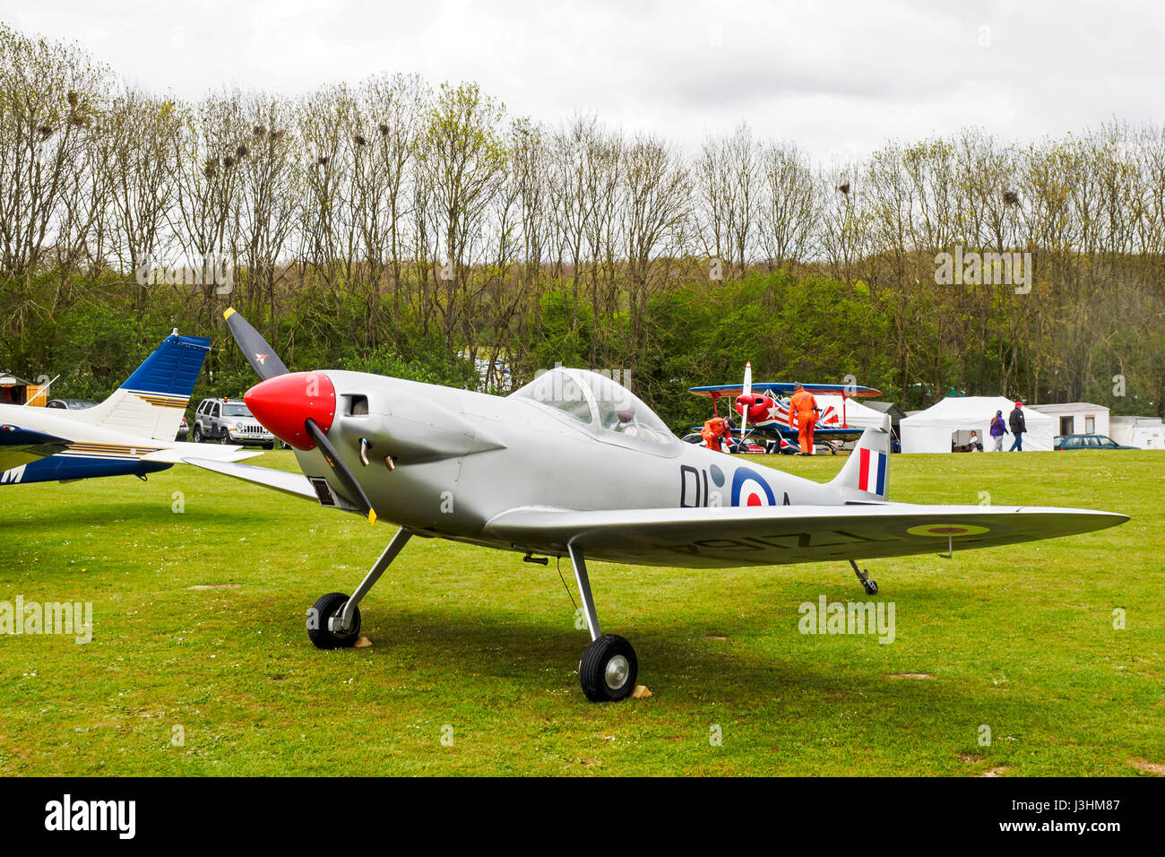 G-ISAC, an Isaacs Spitfire 5/8th scale homebuilt kit Spitfire replica ...