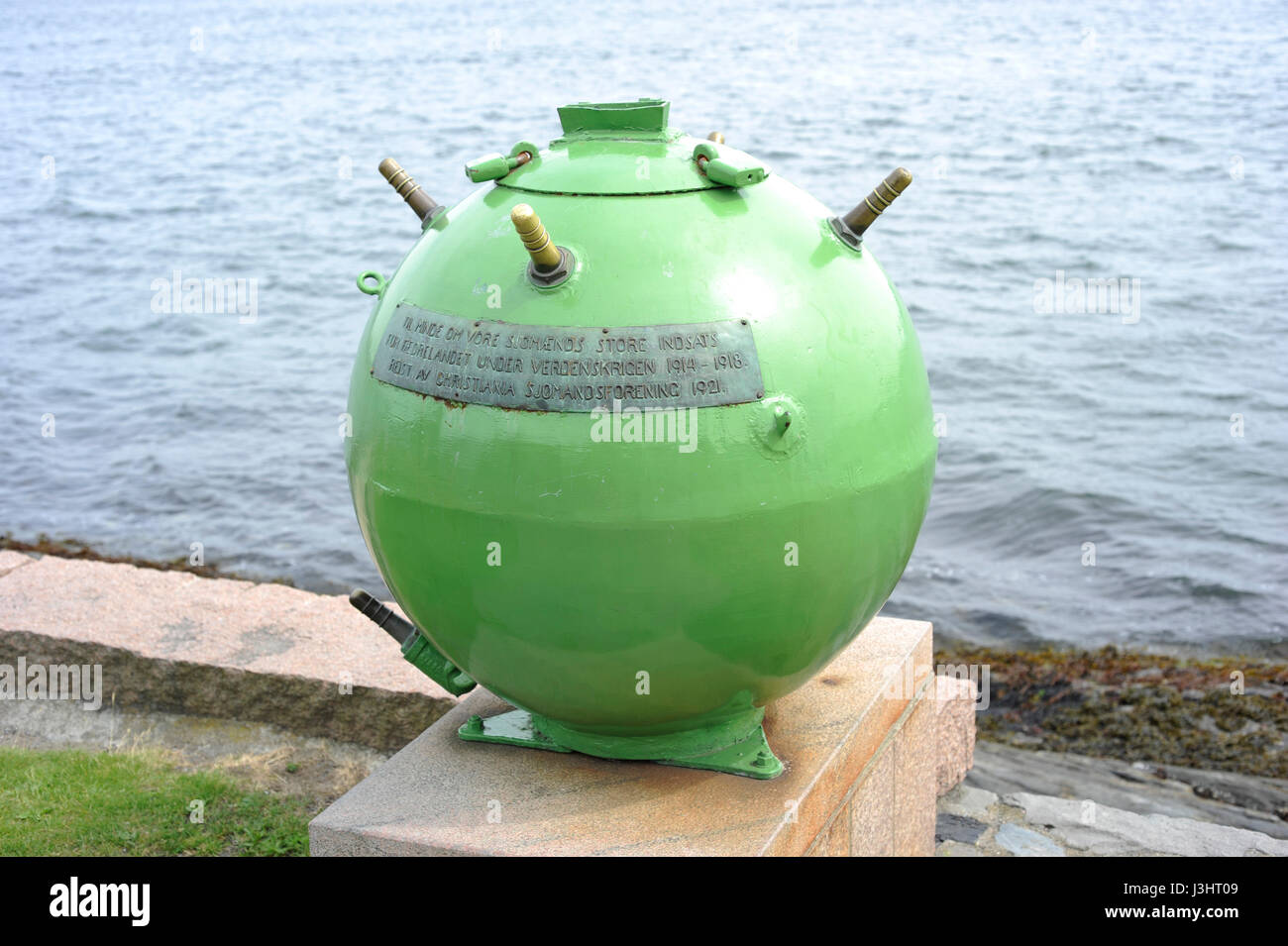 Naval mine hi-res stock photography and images - Alamy