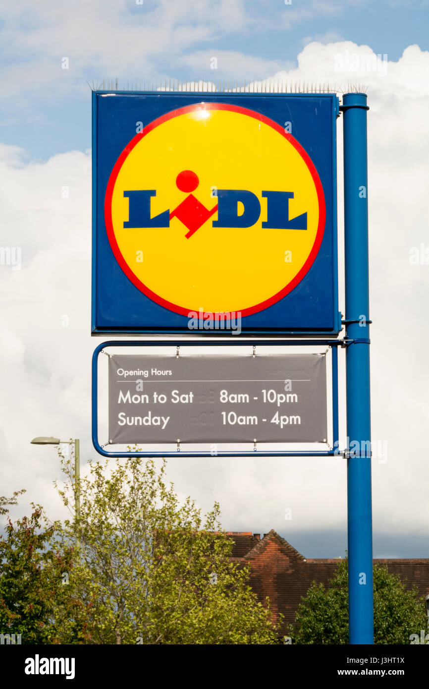 Lidl supermarket sign hi-res stock photography and images - Alamy