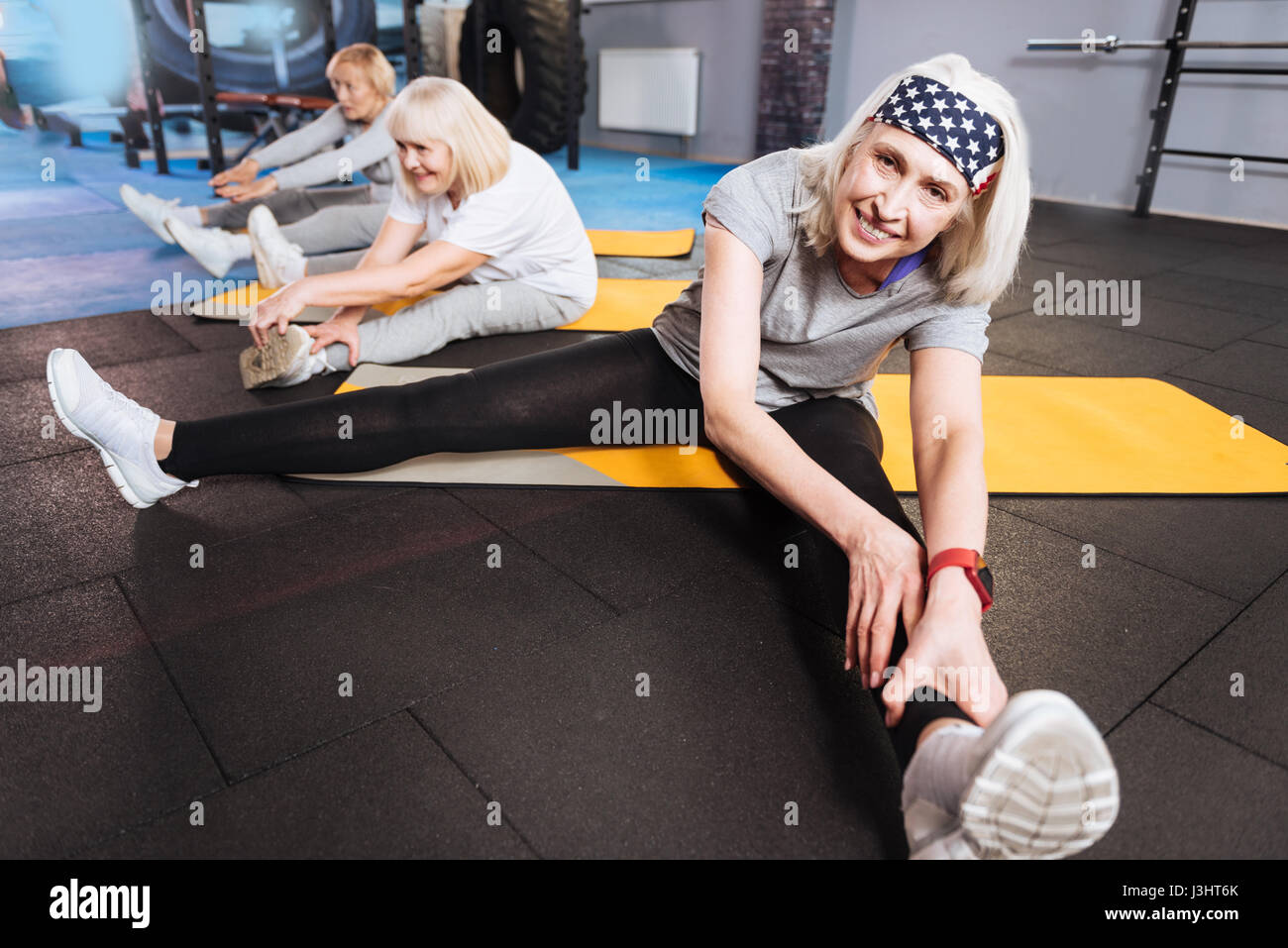 Old woman splits hi-res stock photography and images - Alamy