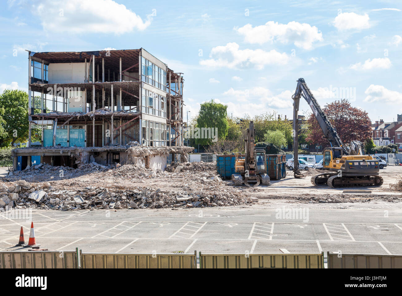 Building demolition. Demolishing the CLASP office block at ...
