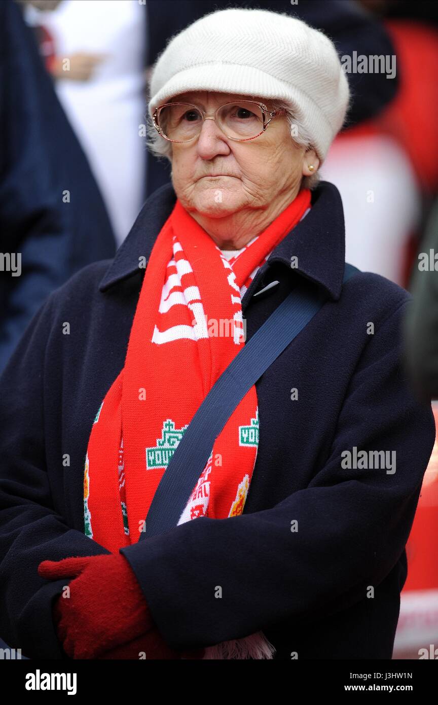 AN ELDERLY LIVERPOOL FAN LIVERPOOL V MANCHESTER CITY WEMBLEY STADIUM ...