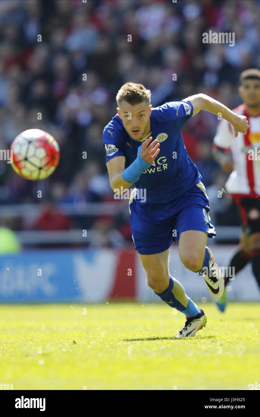 Ball jamie vardy of leicester city hi-res stock photography and images ...