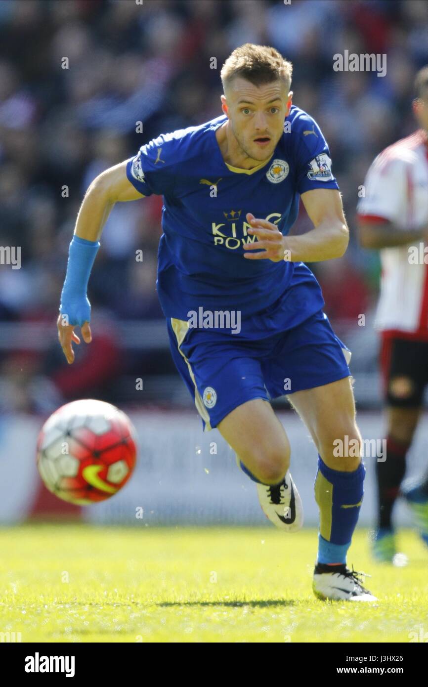 Ball jamie vardy of leicester city hi-res stock photography and images ...