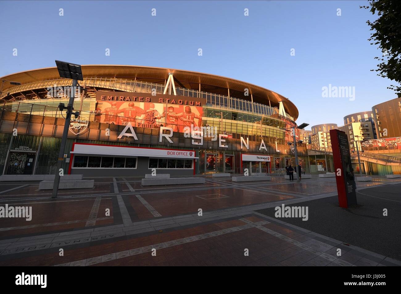 A GENERAL VIEW OF ARSENAL'S EM ARSENAL V LIVERPOOL EMIRATES STADIUM ...