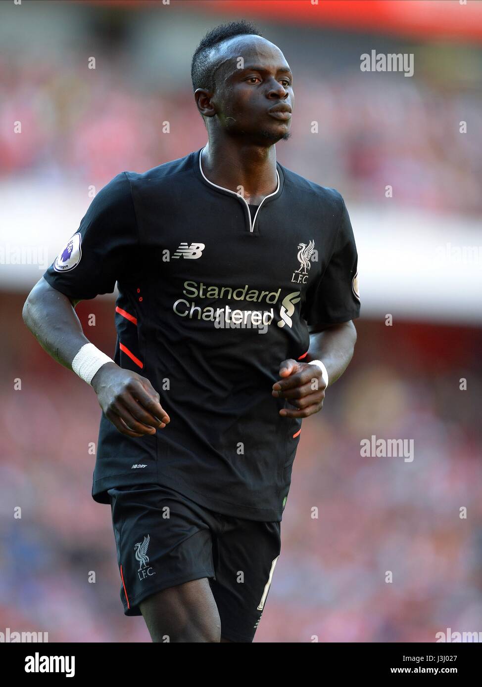 Arsenal liverpool premier league mane hi-res stock photography and ...