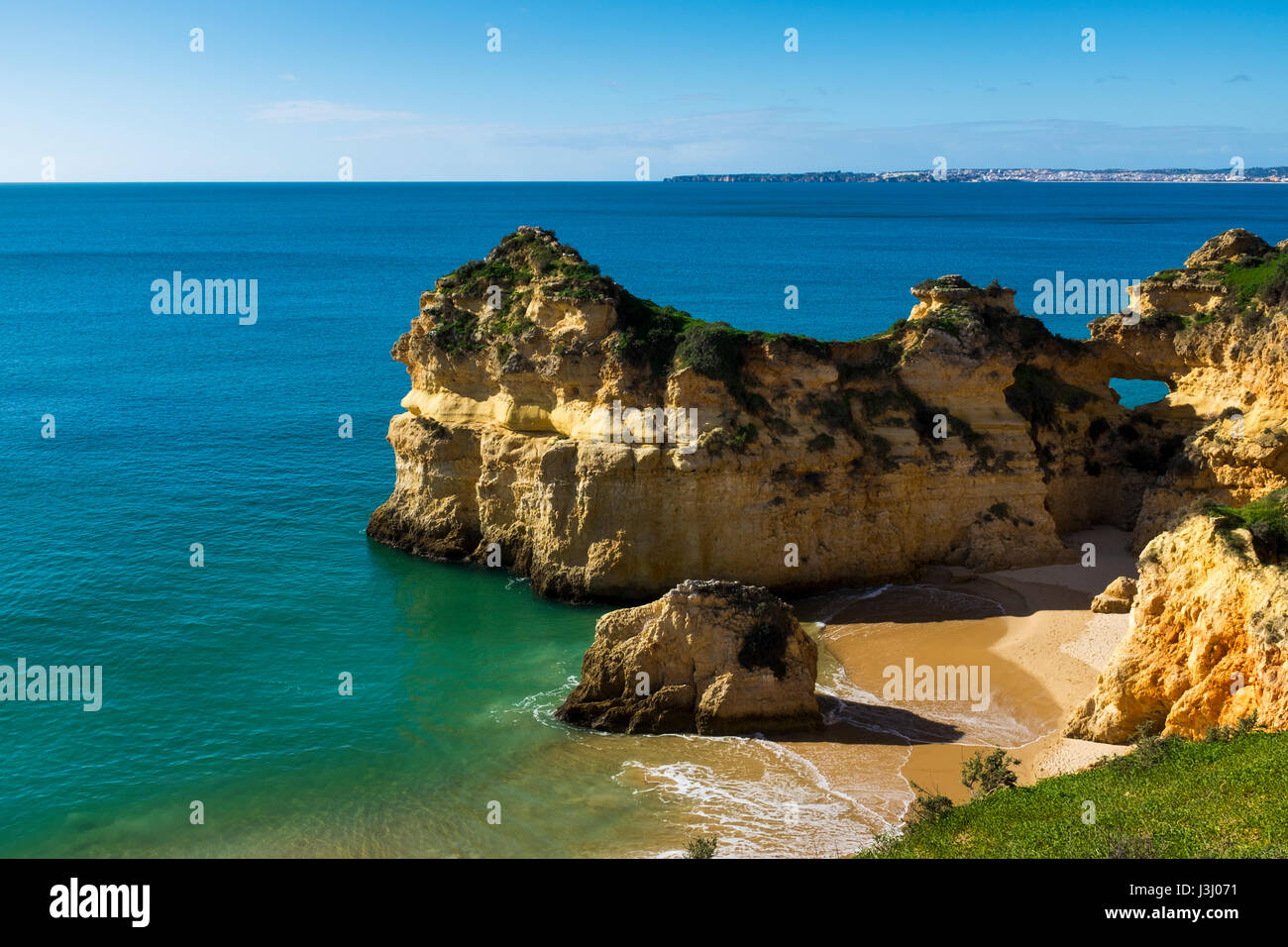 View of the scenic Praia dos Tres Irmaos in Alvor, Algarve, Portugal ...