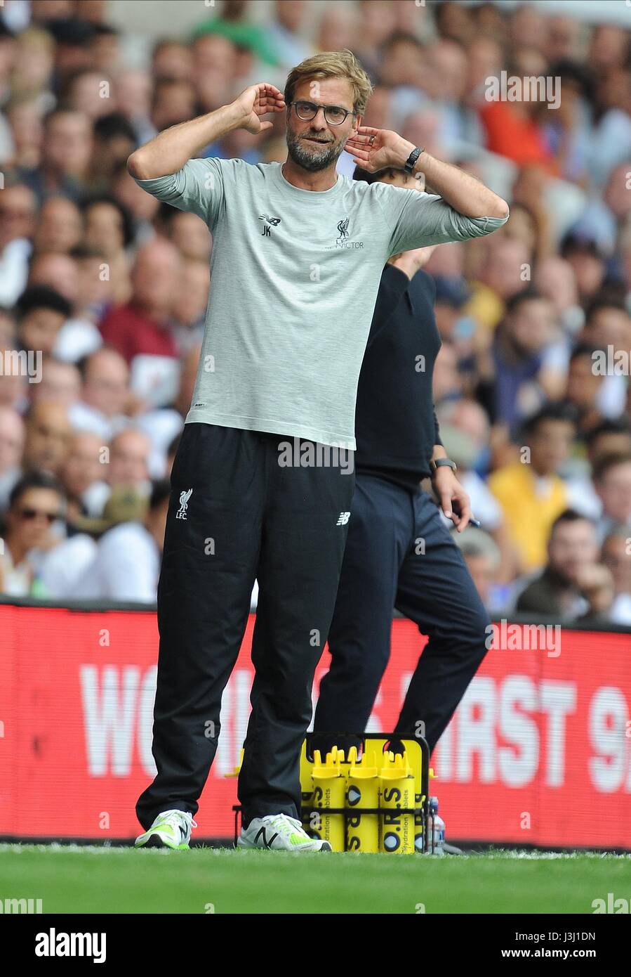 Jurgen klopp liverpool unhappy hi-res stock photography and images - Alamy