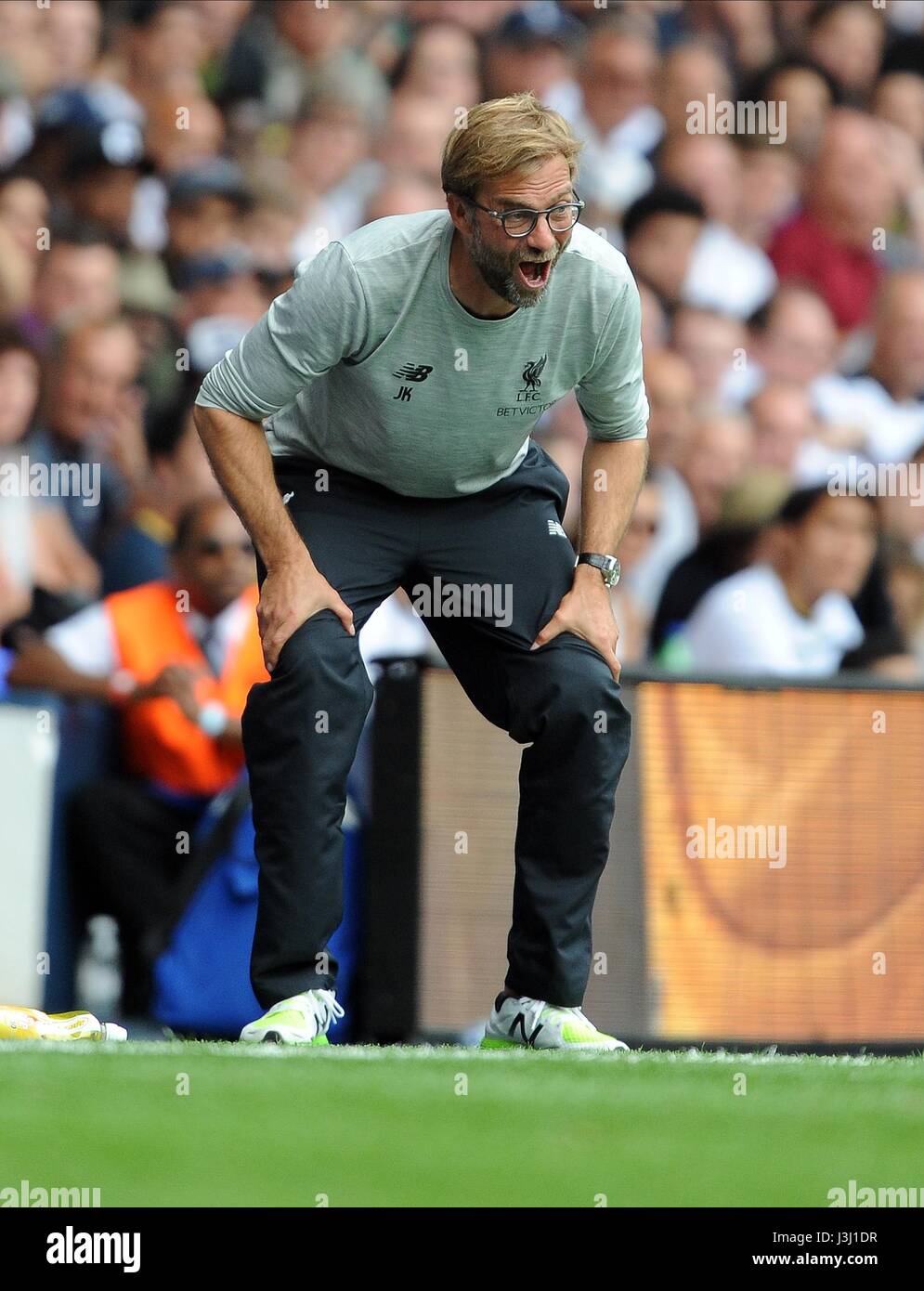 Jurgen klopp liverpool unhappy hi-res stock photography and images - Alamy