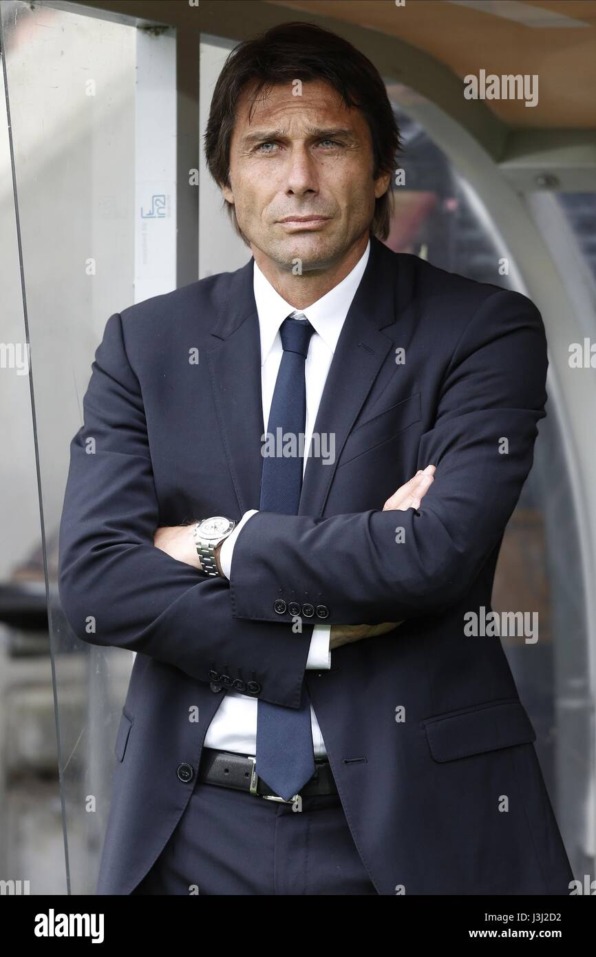 ANTONIO CONTE CHELSEA FC MANAGER CHELSEA FC MANAGER KCOM STADIUM HULL ...