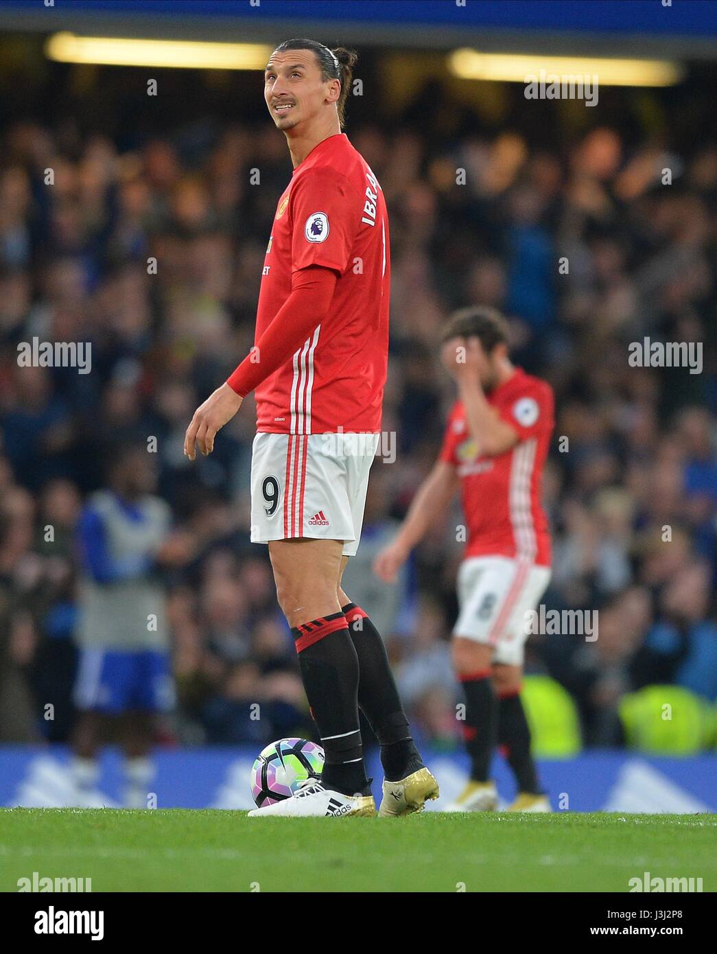 AN UNHAPPY ZLATAN IBRAHIMOVIC CHELSEA V MANCHESTER UNITED STAMFORD ...