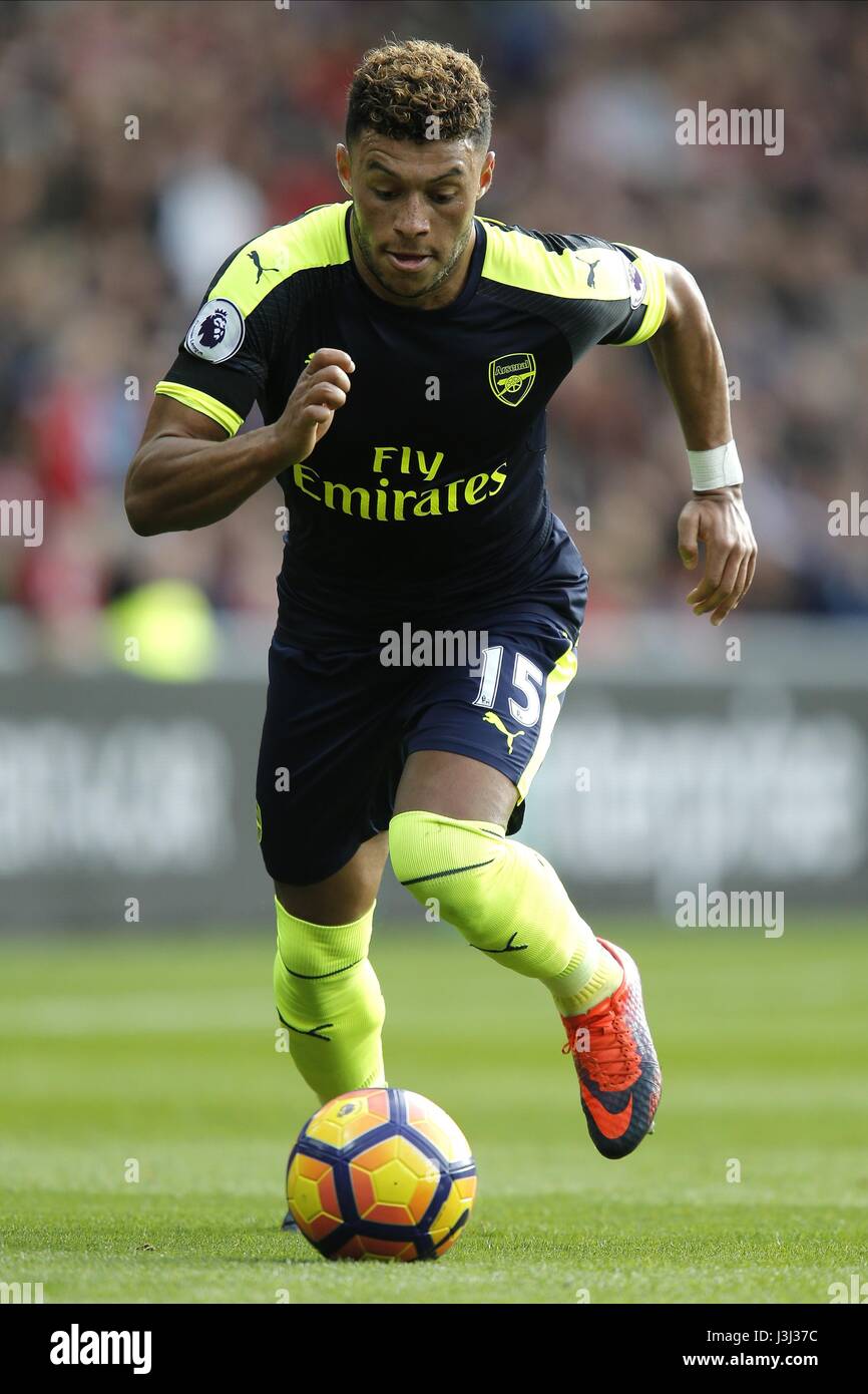 ALEX OXLADE-CHAMBERLAIN ARSENAL FC ARSENAL FC STADIUM OF LIGHT ...