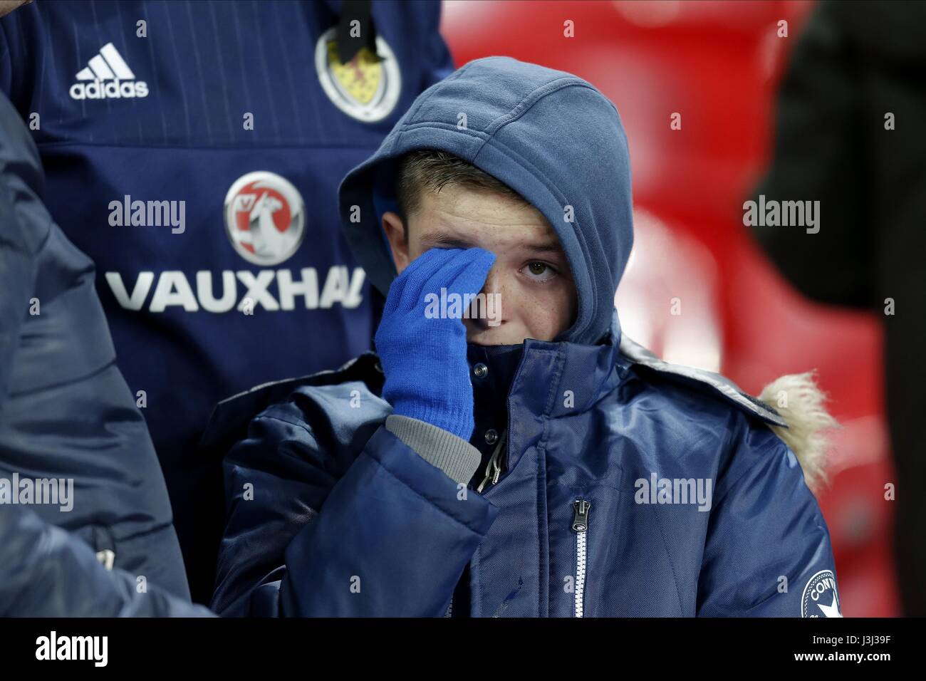 England football fan crying hi-res stock photography and images - Alamy