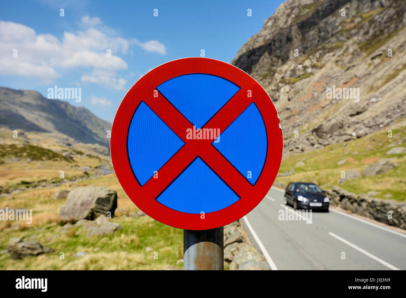 Clearway traffic sign in the scenic Llanberis Pass in Snowdonia to ...