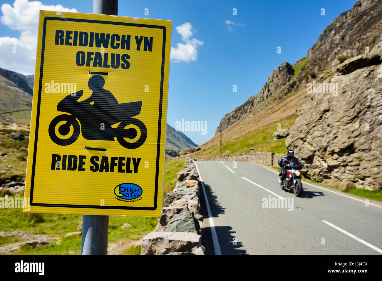 Bendy road hi-res stock photography and images - Alamy