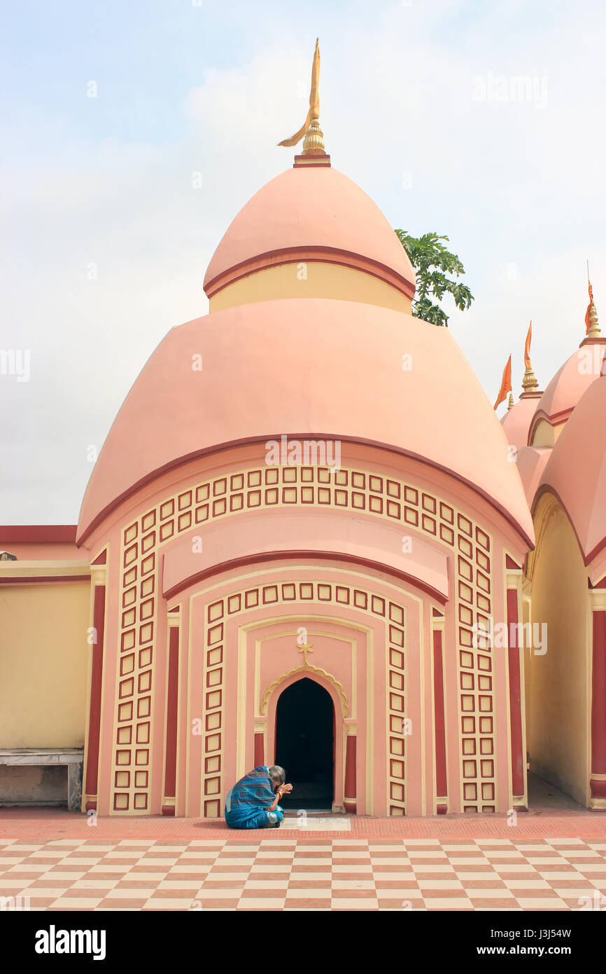 Woman are praying in 108 Shiva Temple at Burdwan, West Bengal, India ...