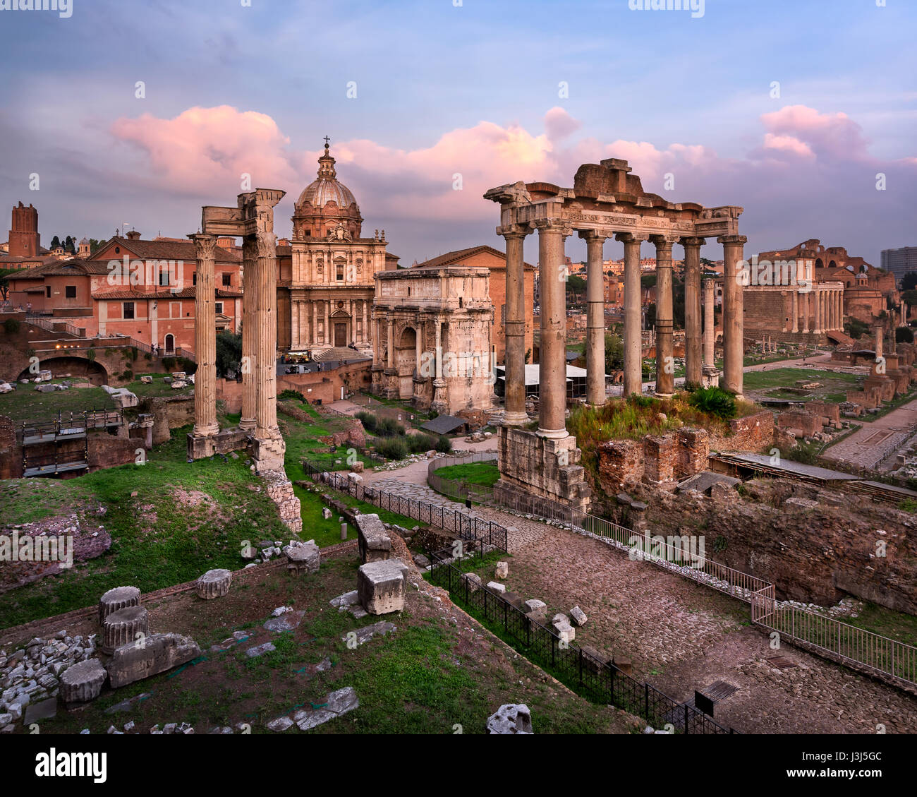 Foro romano romanum hi-res stock photography and images - Alamy