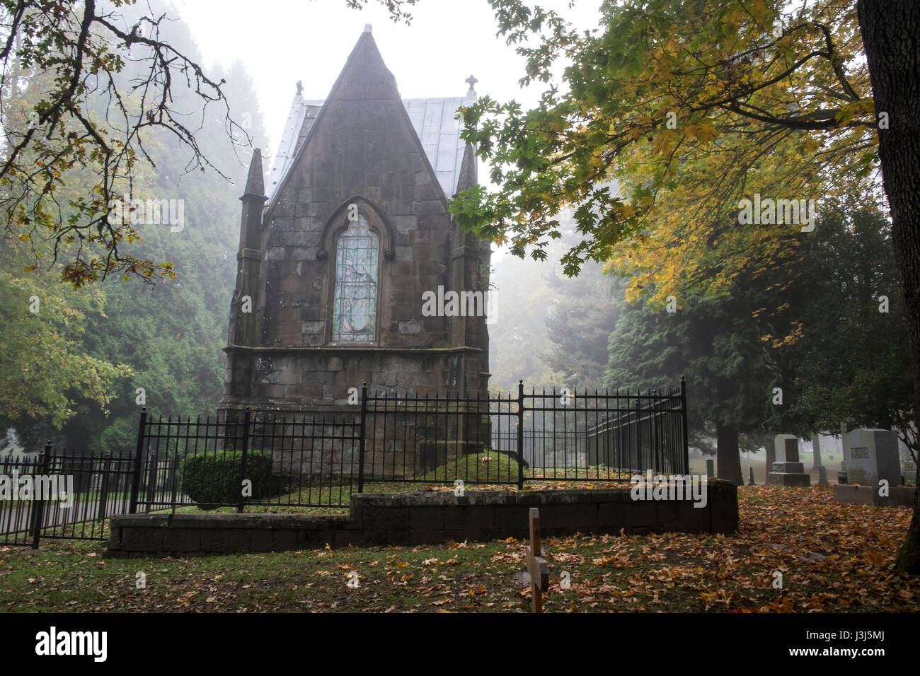 Lone fir cemetery portland hi-res stock photography and images - Alamy