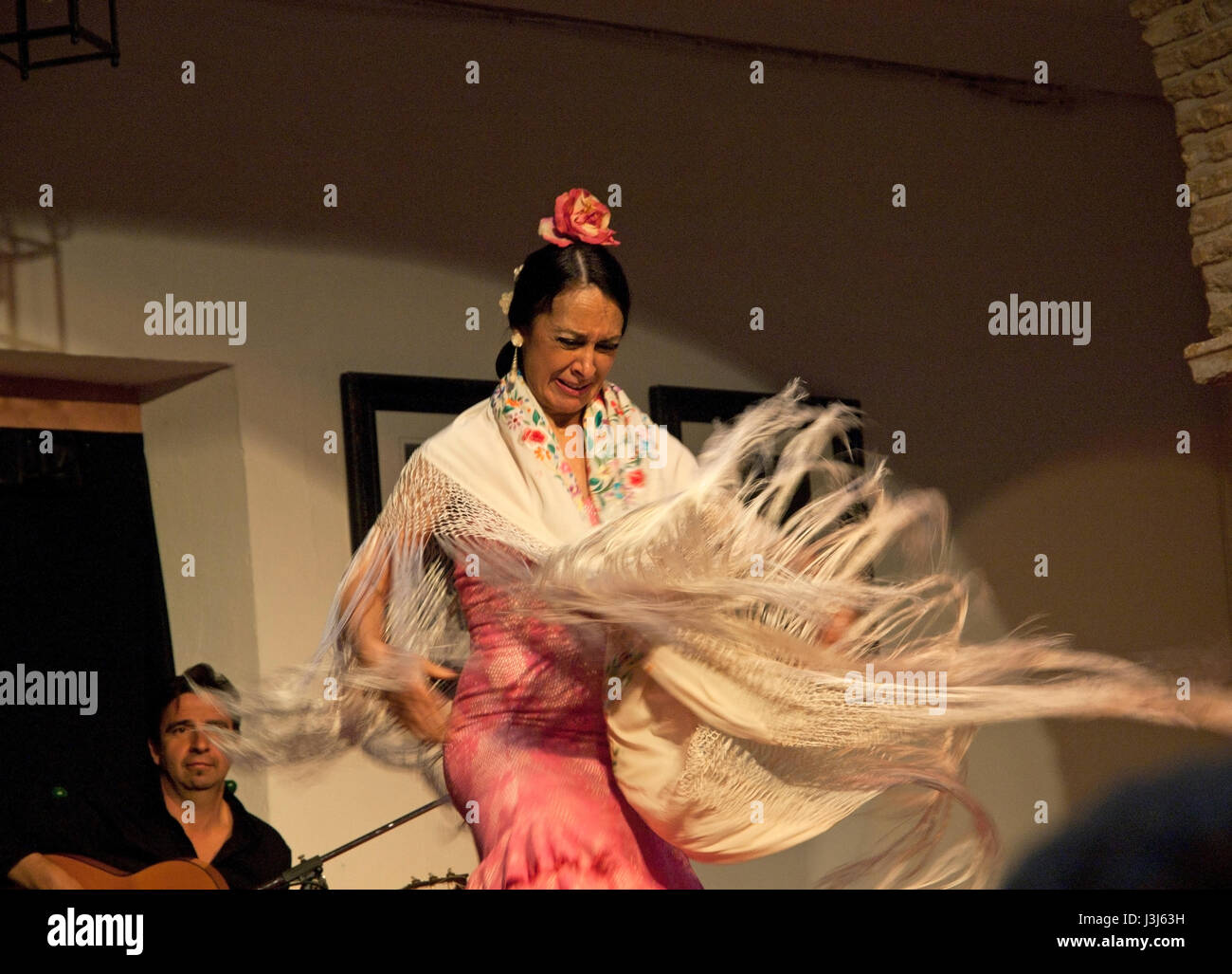 Dancing to flamenco music in Cordoba, Spain Stock Photo - Alamy