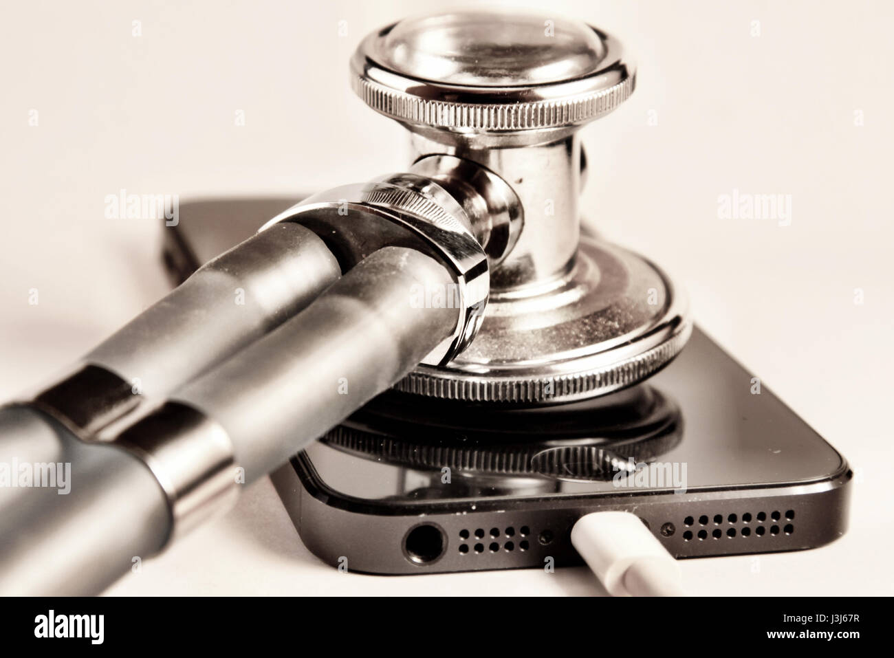 Iphone 8 screen with apps hi-res stock photography and images - Alamy