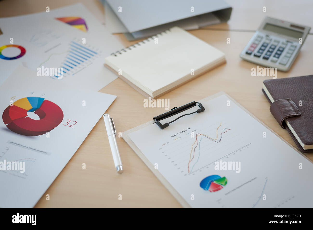 Business table chart hi-res stock photography and images - Alamy