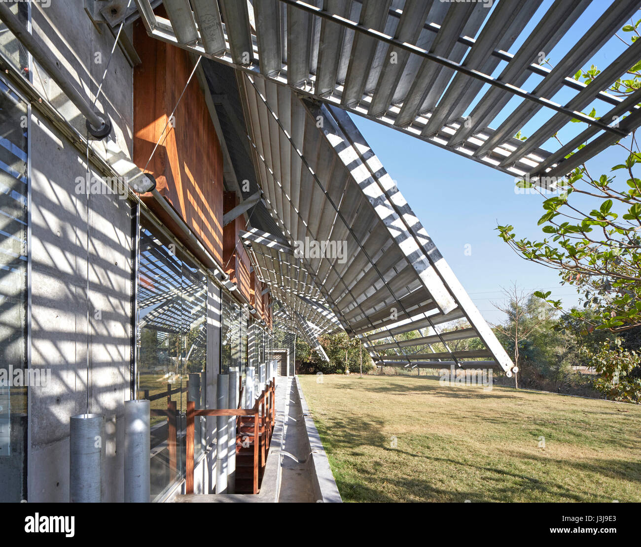 Garden side exterior under louvres. The Pool Studio of Matharoo ...