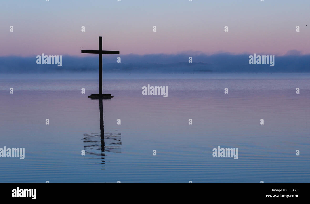Cross on lake water with mist in the background Stock Photo - Alamy