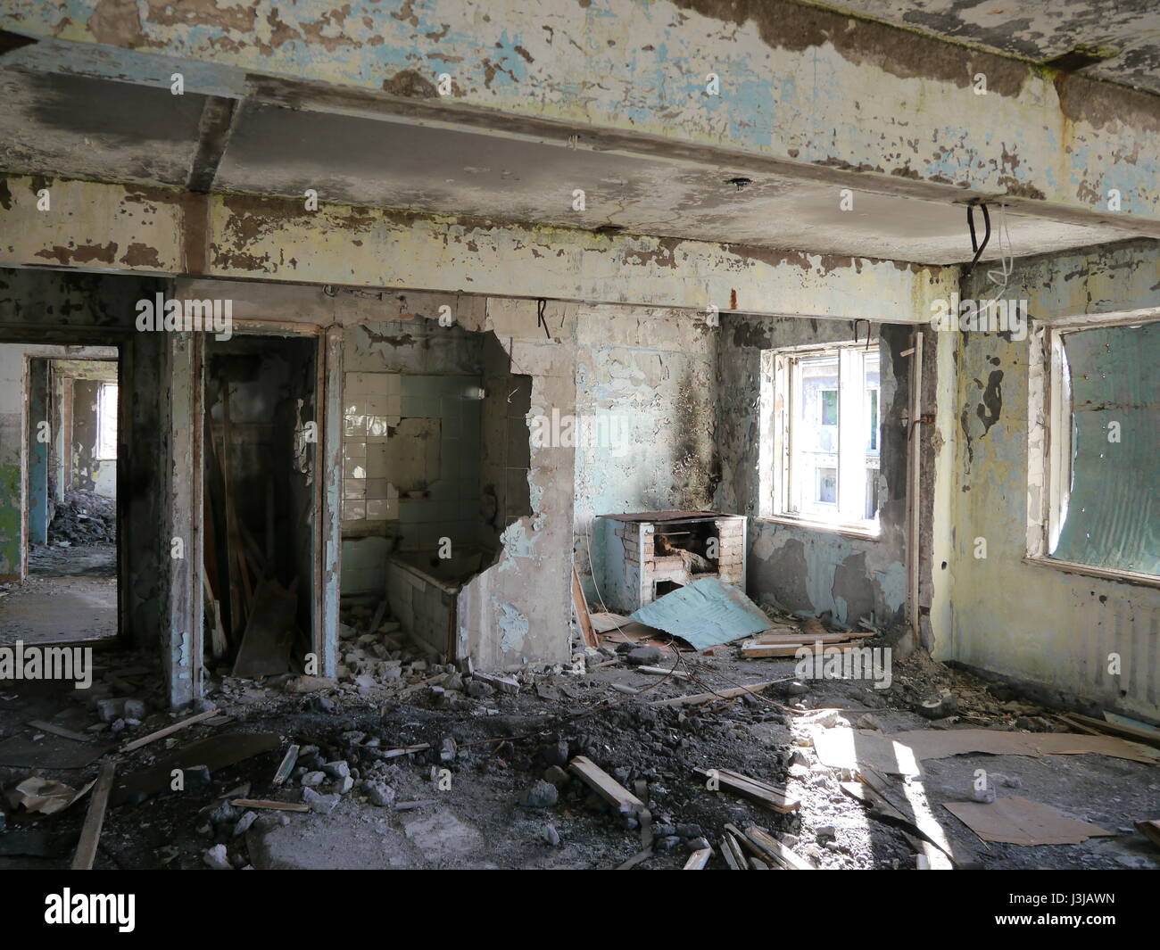 Broken Building High Resolution Stock Photography and Images - Alamy