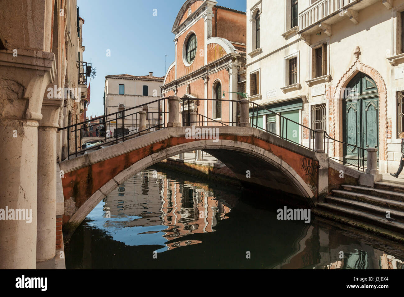 A canal in Cannaregio district of Venice Stock Photo - Alamy