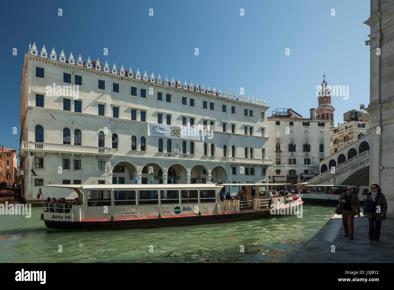 Vaporetto (water bus) on Grand Canal in Venice Stock Photo - Alamy