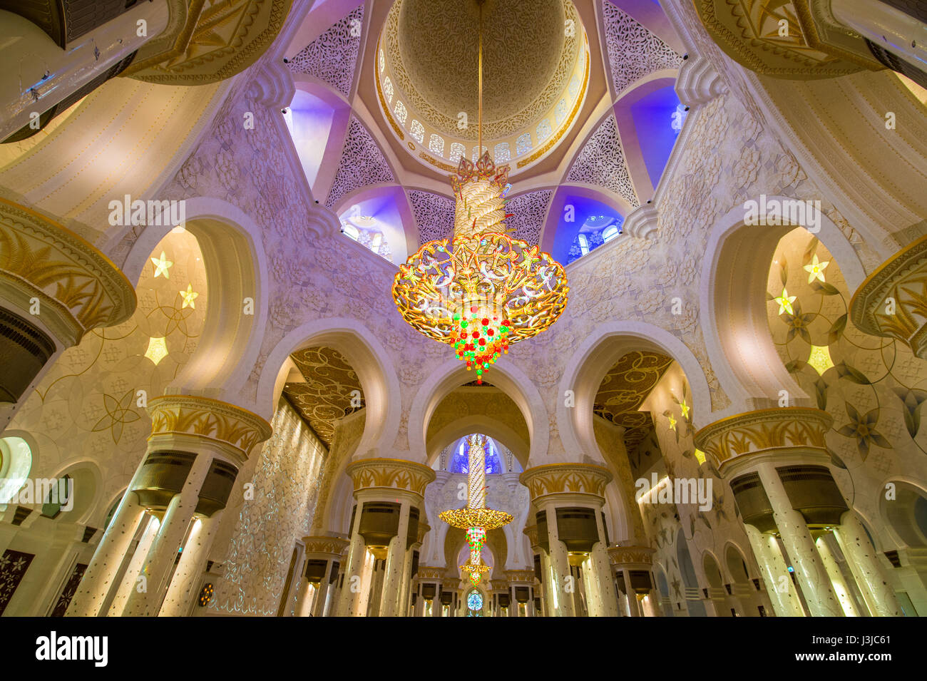 United Arab Emirates - View of ceiling inside Sheikh Zayed Mosque in ...