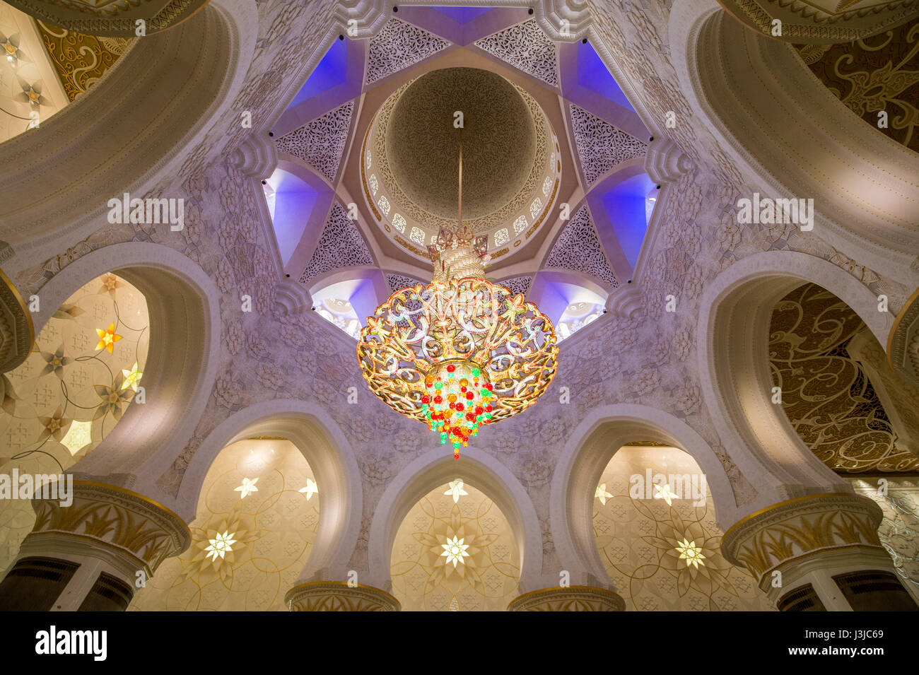 United Arab Emirates - View of ceiling inside Sheikh Zayed Mosque in ...