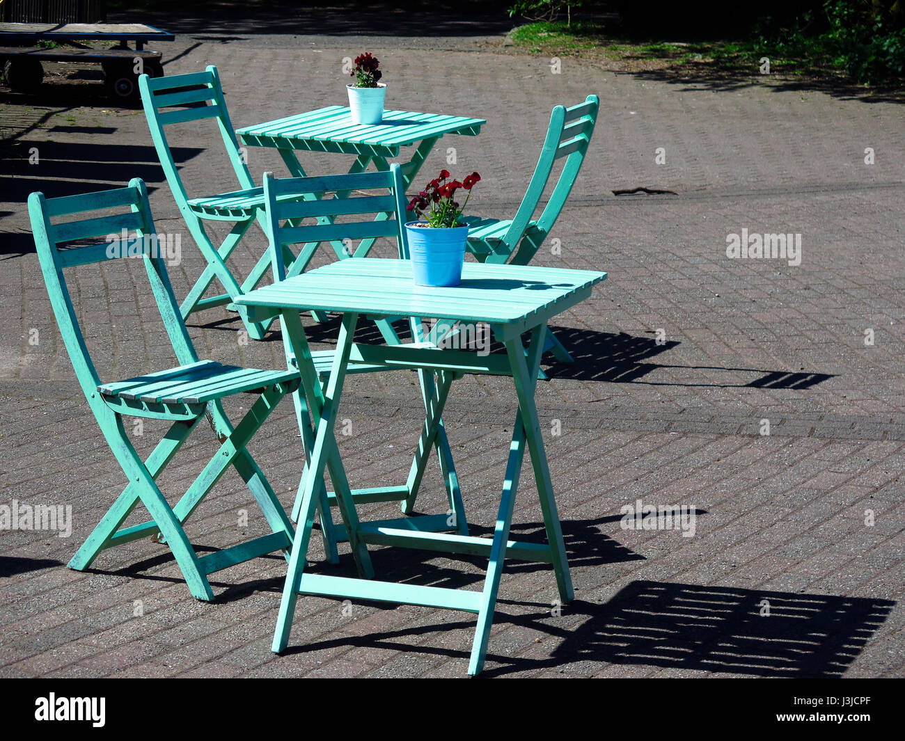 Blue slatted table hi-res stock photography and images - Alamy
