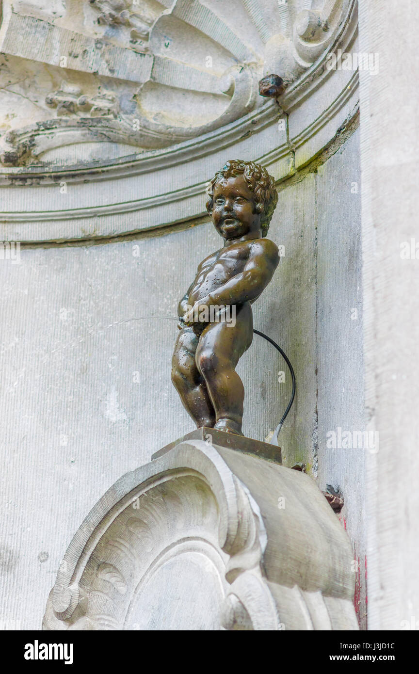 BRUSSELS, BELGIUM - 11 AUGUST, 2015: Manneken Pis famous landmark ...