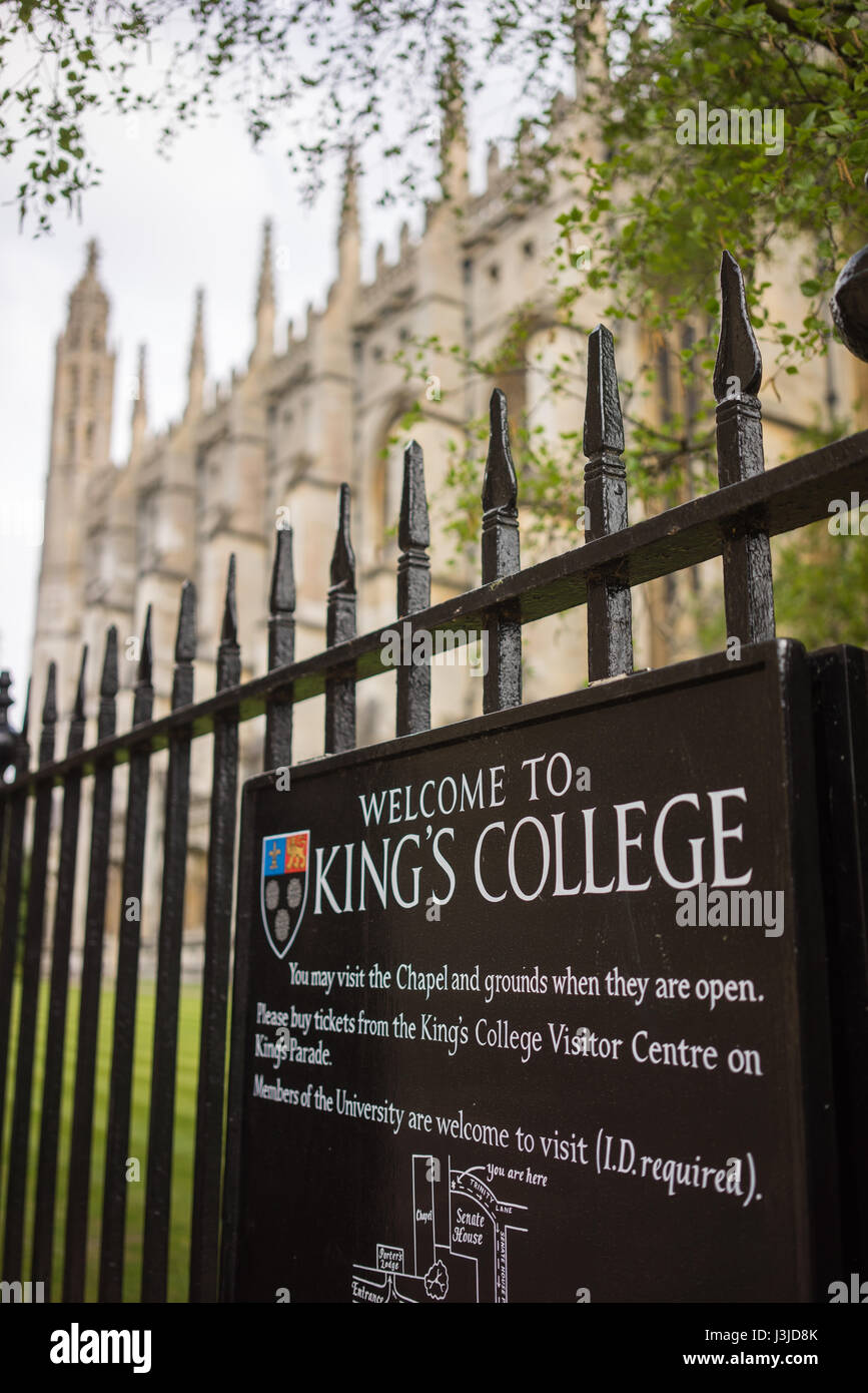 Kings college cambridge entrance gate hi-res stock photography and ...
