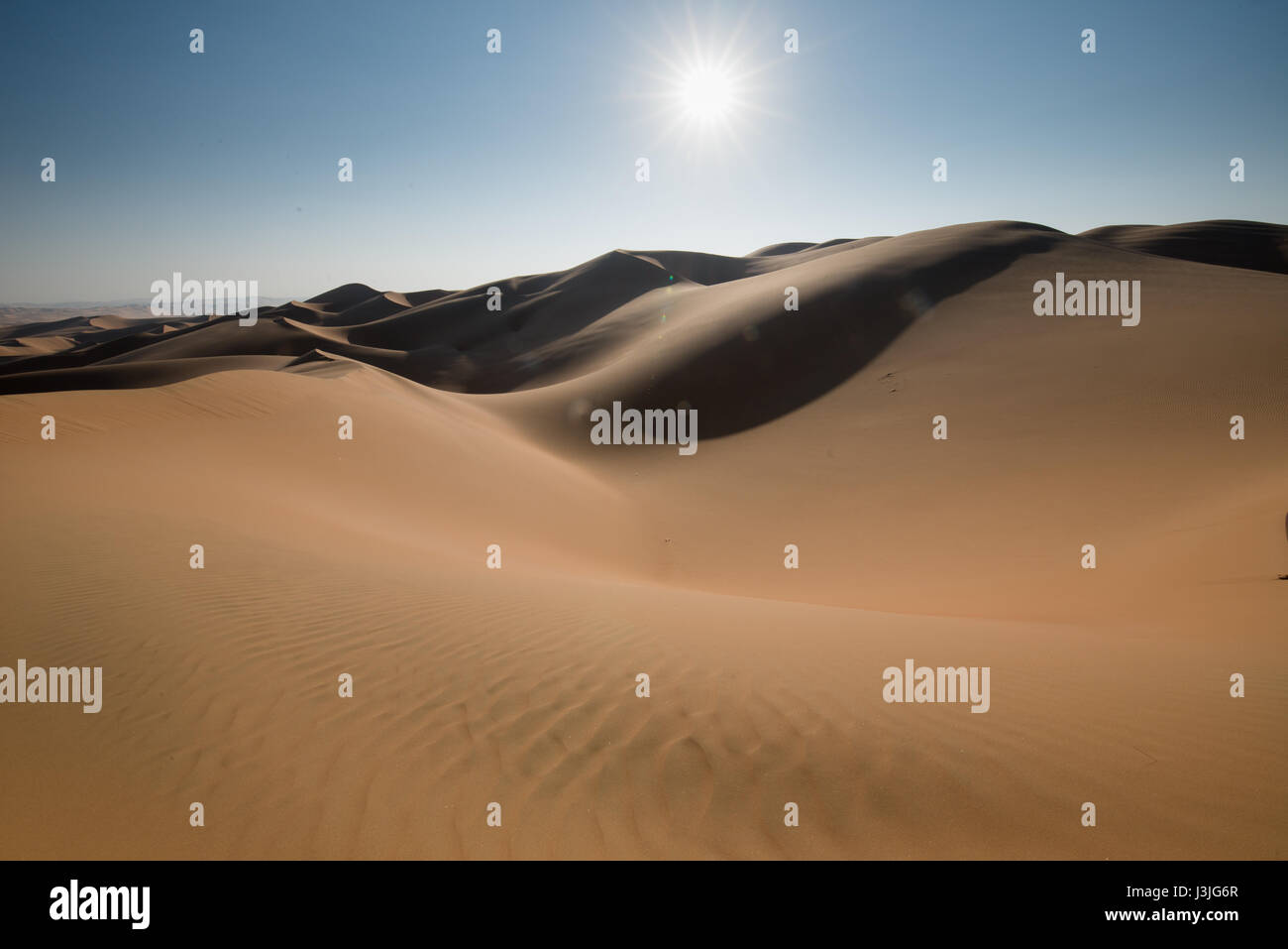 Liwa Oasis, Abu Dhabi , United Arab Emirates -, vast desert landscape ...