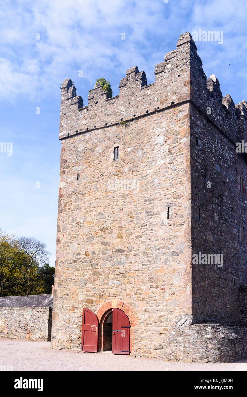 Irish castle stables High Resolution Stock Photography and Images - Alamy