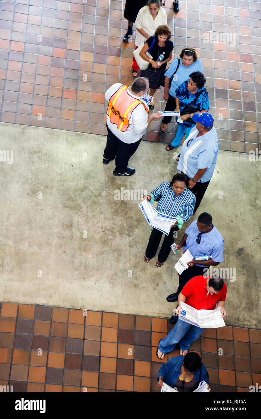 African voting queue hi-res stock photography and images - Alamy