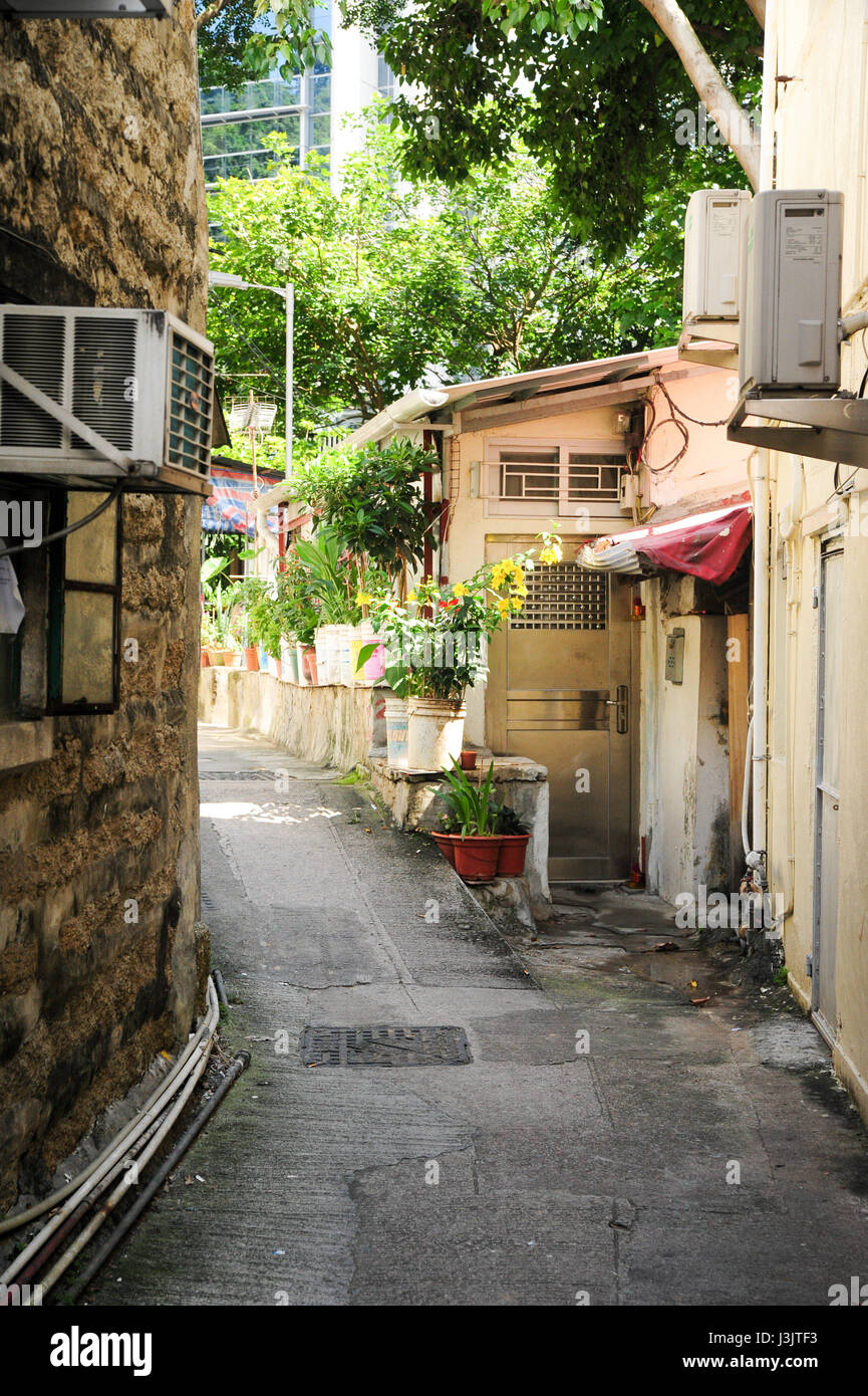 An alley in the Hong Kong suburbs Stock Photo - Alamy