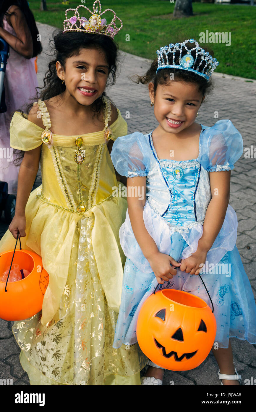 Princess costume hi-res stock photography and images - Alamy