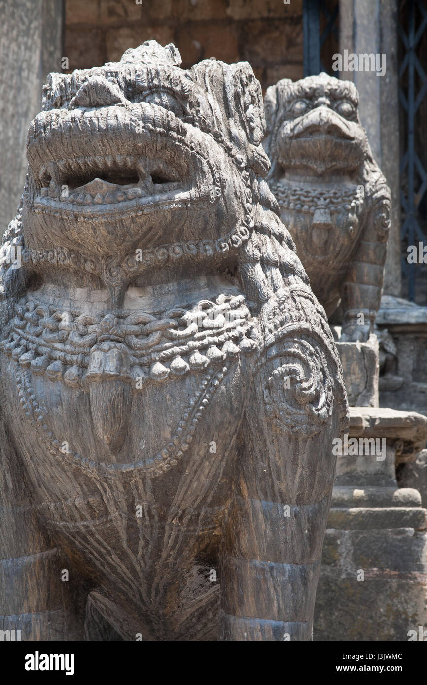 Mythological statues hi-res stock photography and images - Alamy
