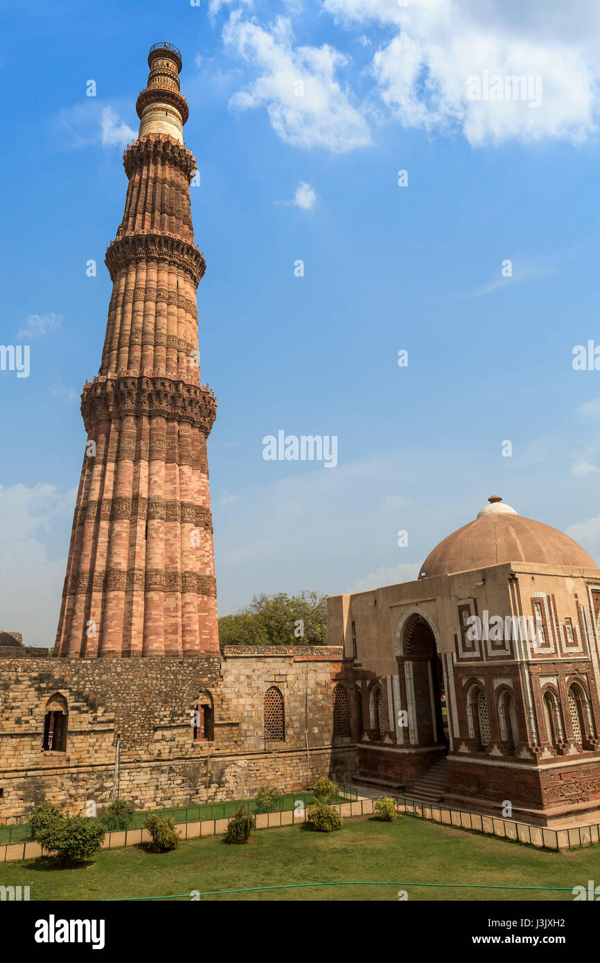 Qutub minar hi-res stock photography and images - Alamy