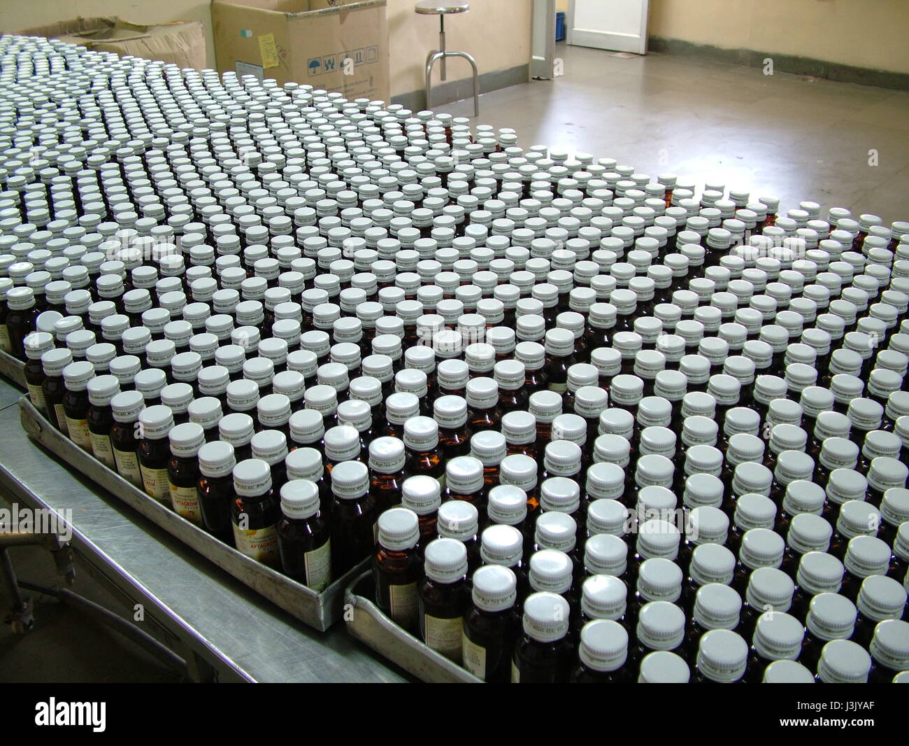 India manufacturing pharmaceuticals hi-res stock photography and images ...