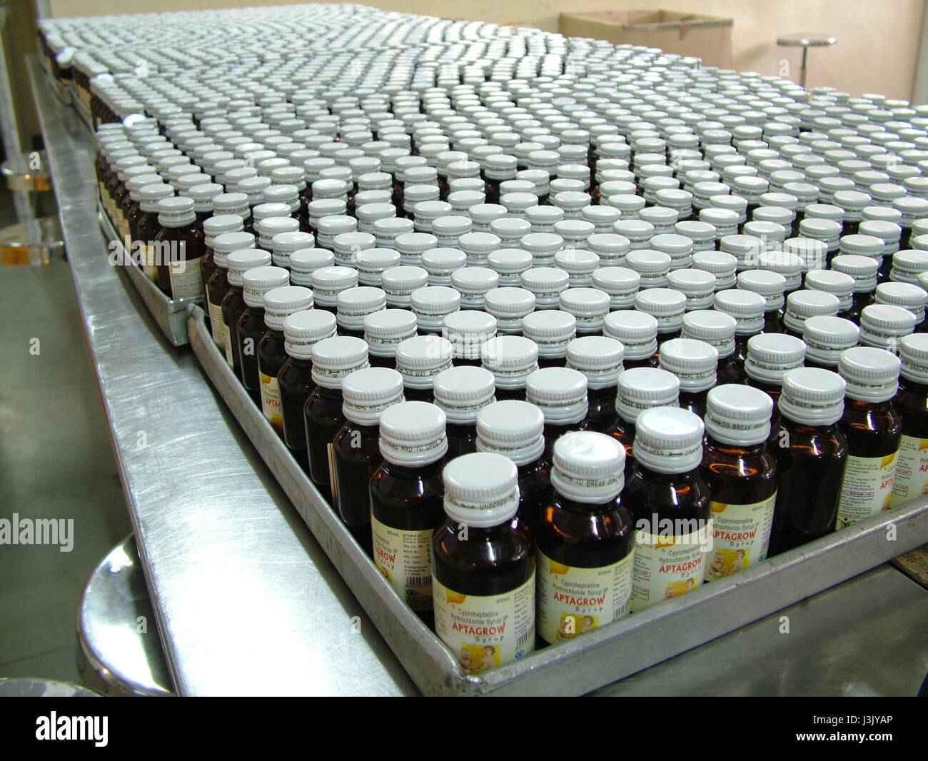 India manufacturing pharmaceuticals hi-res stock photography and images ...