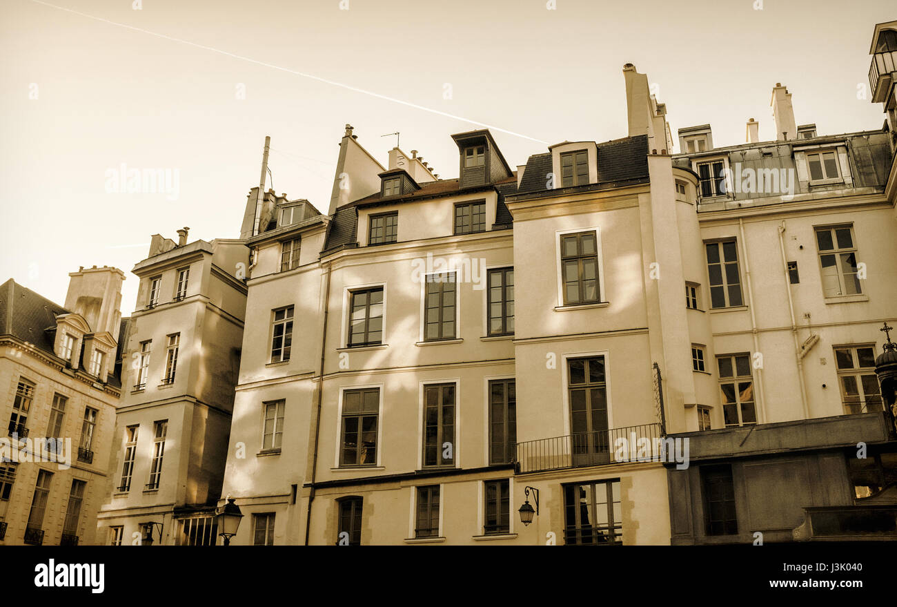 Old appartment paris hi-res stock photography and images - Alamy