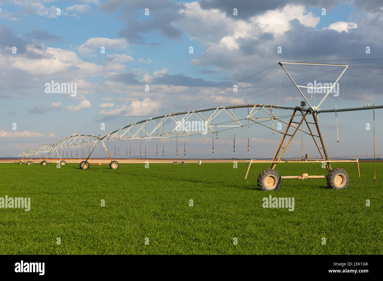 Pivot sprinkler system hi-res stock photography and images - Alamy