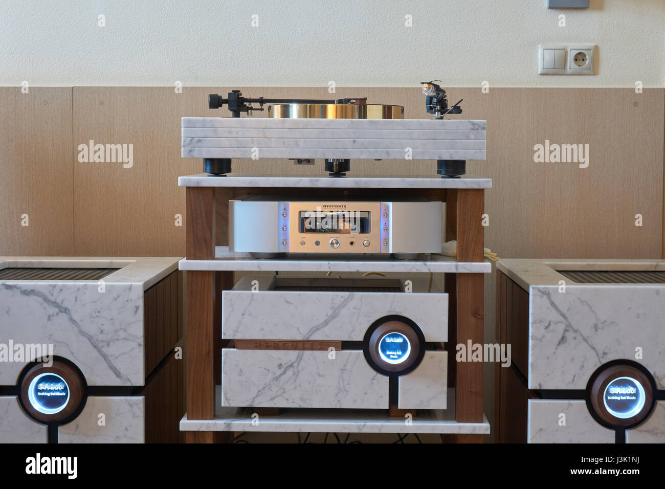 Stereo system hi-res stock photography and images - Alamy